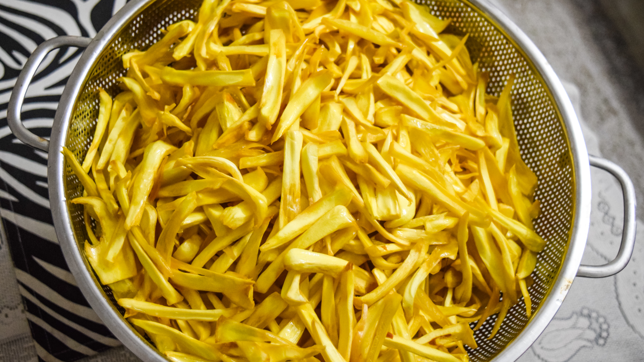 Chakka Varuthathu - Crispy Chakka Chips - Tasty Kerala